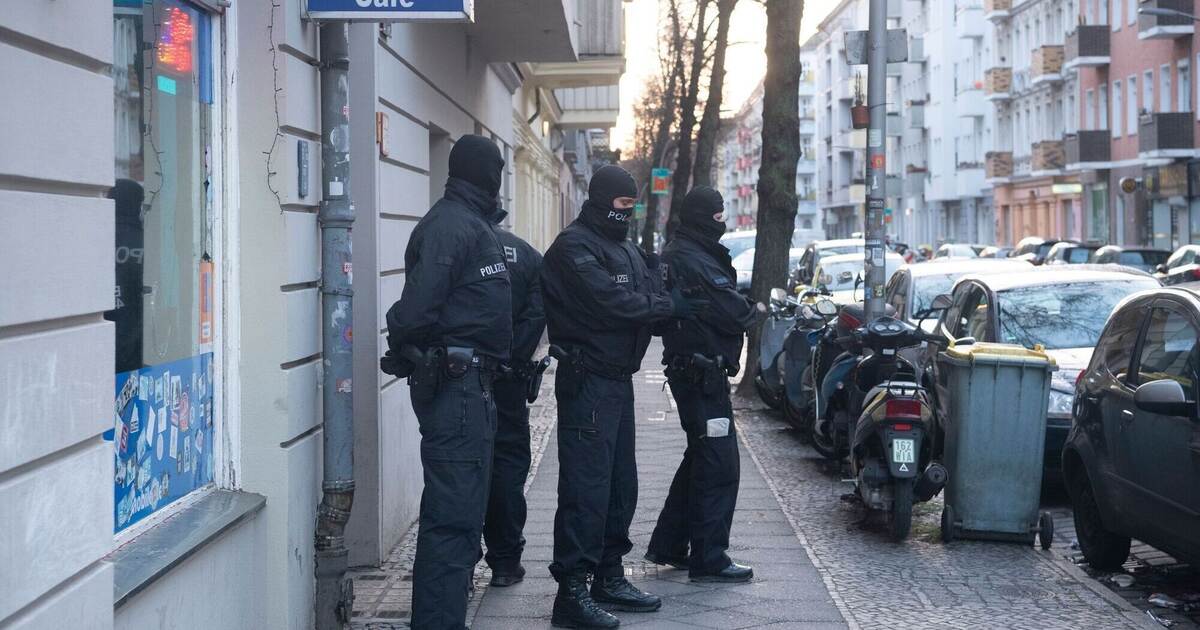Razzia Gegen Schleuserbande Polizei Und GSG Im Einsatz Deutschland Und Weltweit