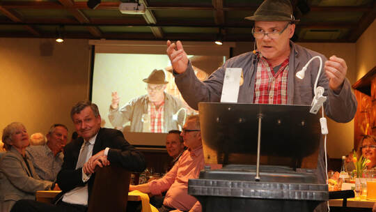 Humorvoller Streifzug: „Pforzemer Bockschuss“ erlebt endlich eine ...