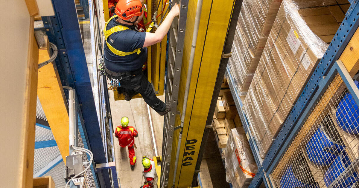 Retter ohne Schwindelgefühl: Höhenrettungsgruppe des Enzkreises übt im ...