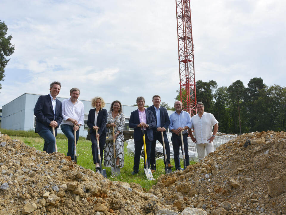 Dentaurum bleibt Ispringen treu: Weltweit ältestes Dentalunternehmen ...