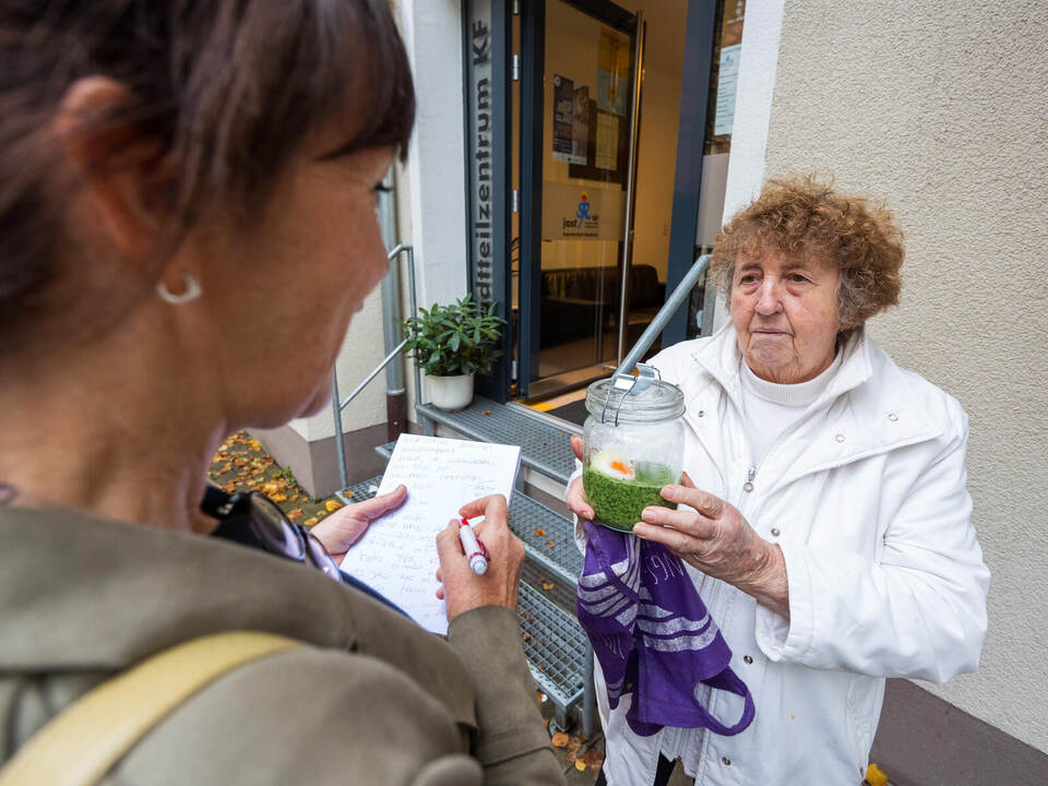 Hilfe, die von innen wärmt: Mittagstisch „to go“ im Stadtteilzentrum an ...