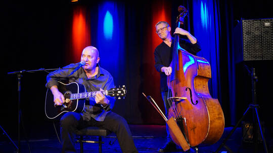 Marty Hall bringt im Kulturhaus Osterfeld Emotionen zur Geltung ...