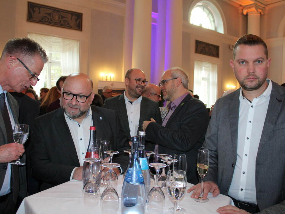 Klare Kante am runden Gastro-Tisch: Jens Spahn zu Gast beim ...