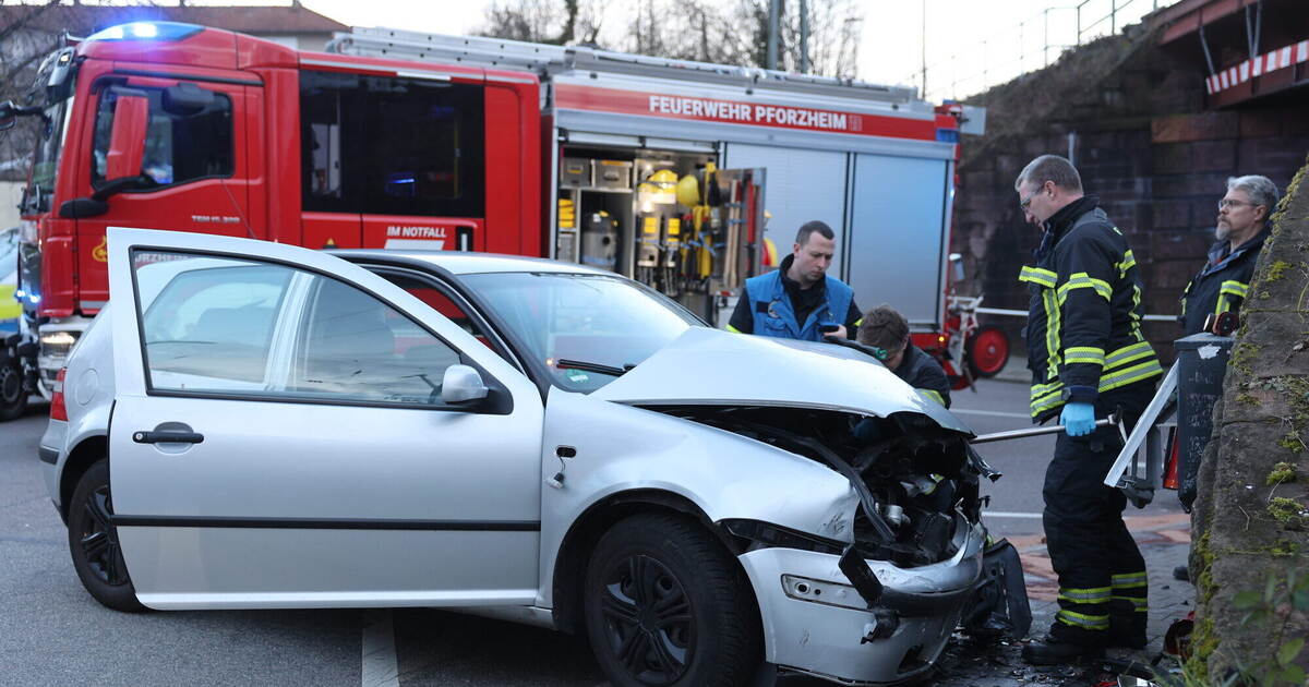 Autofahrerin bei Unfall in Pforzheimer Güterstraße schwer verletzt - Bildergalerie - Pforzheimer ...