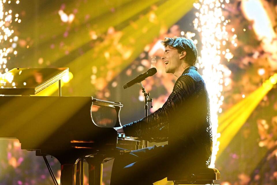 Schickt Stefan Raab bald wilde Mittelalter-Rocker zum ESC? - Show-Biz ...