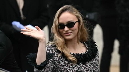 Ana de Armas und Lily-Rose Depp teilen Oscars aus - Kino - Pforzheimer ...