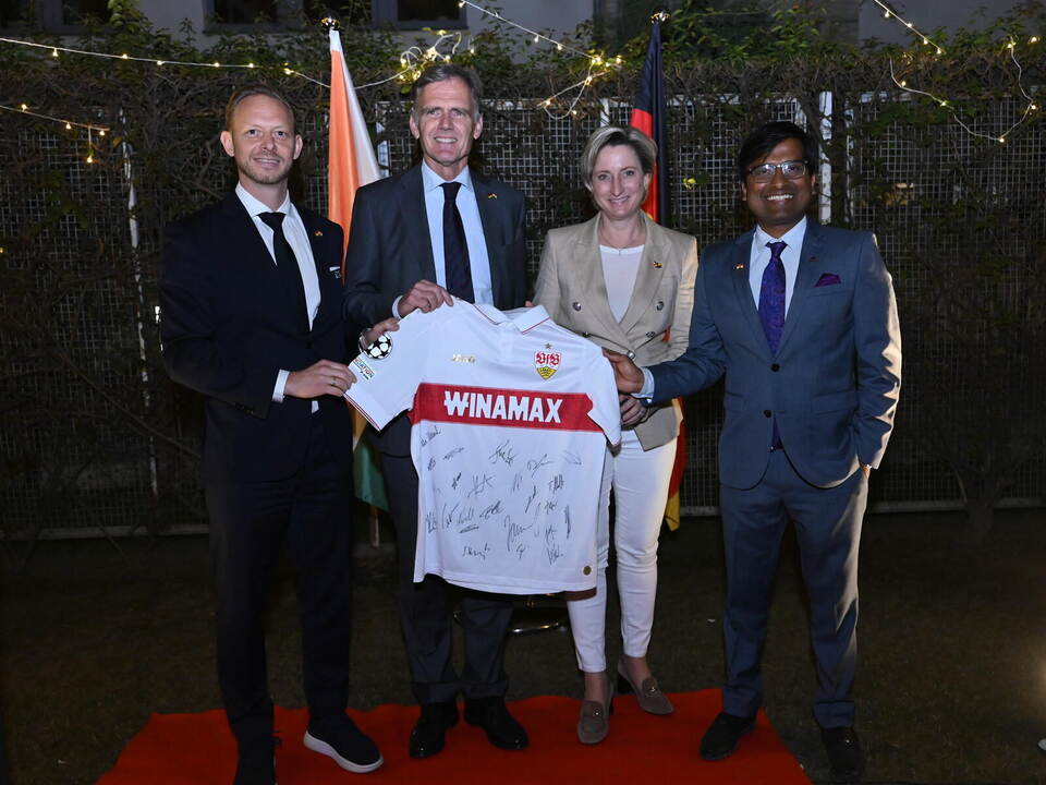 VfB-Vorstand, Asien-Experte: Illinger Rouven Kasper erobert die ...