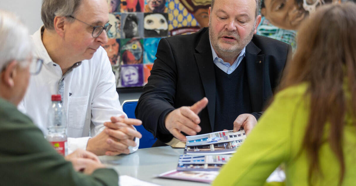Metallobjekt mit Blick in die Tiefe: Denkmal soll Lore Perls im ...