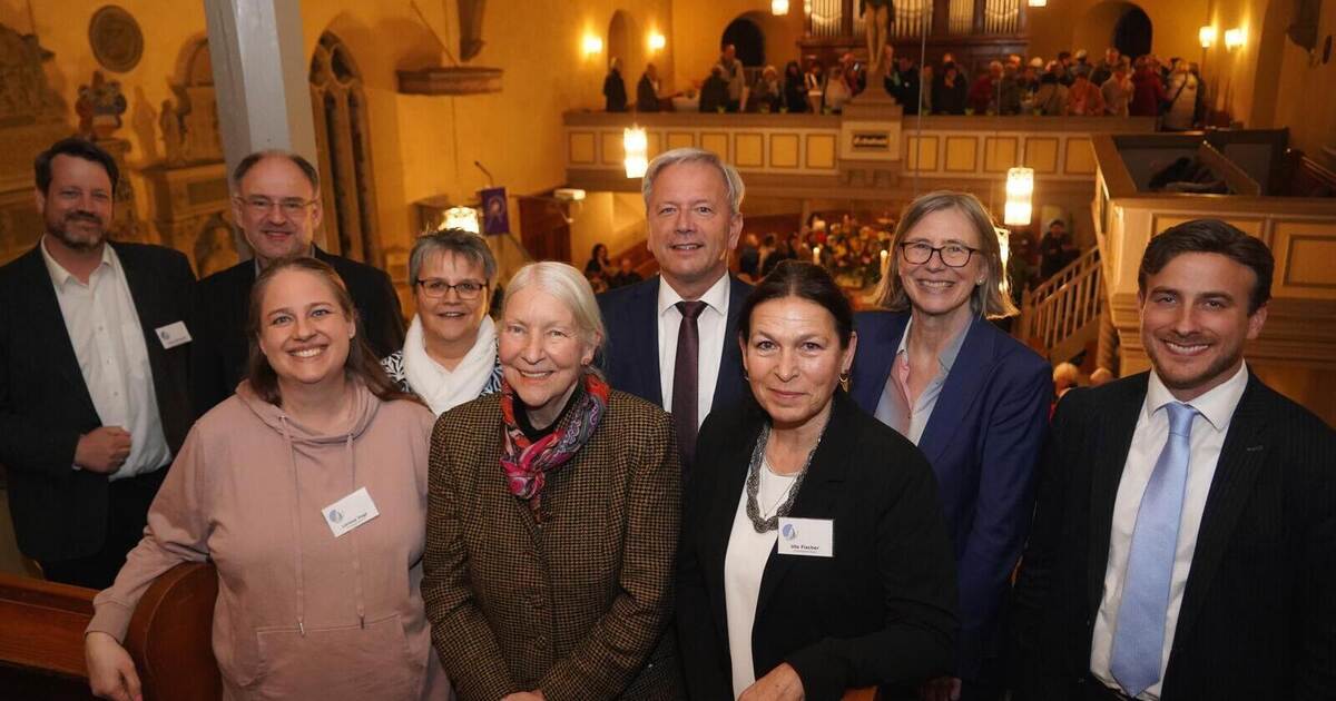 Jubiläumsfeier ruft Erinnerungen wach: Königsbacher Kirche fiel dem ...