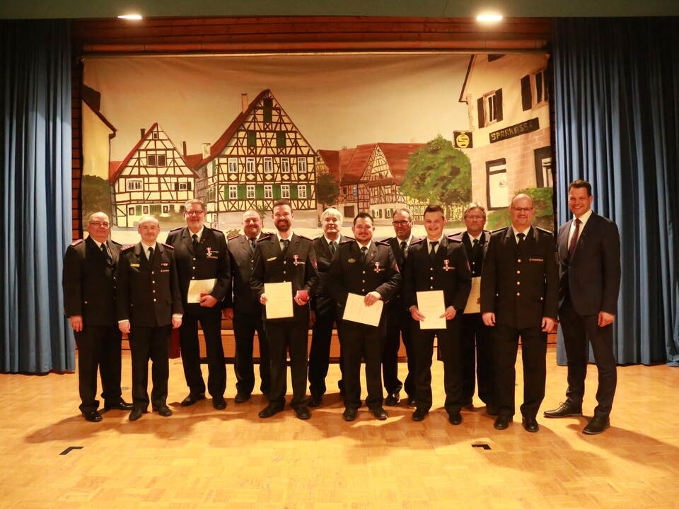 Generationswechsel bei der Feuerwehr in Maulbronn: Kommandant Gerst ...