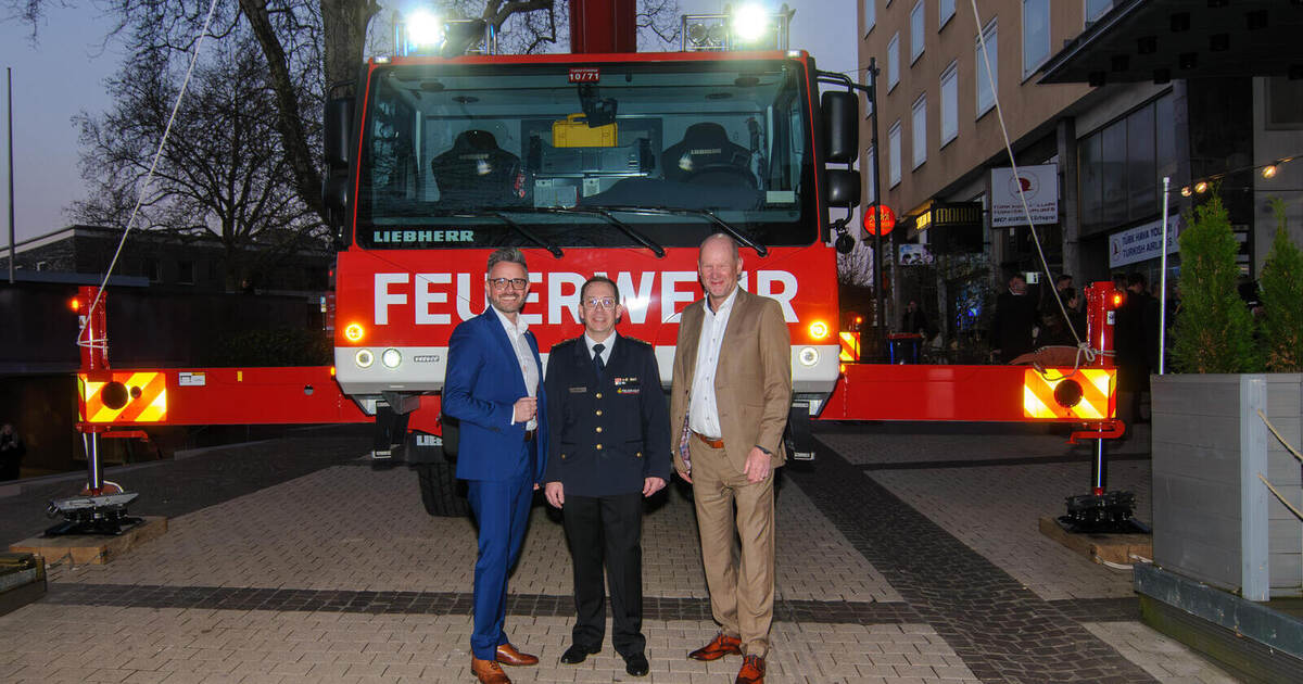 Pforzheimer Berufsfeuerwehr feiert 50-jähriges Bestehen: Brandneuer ...