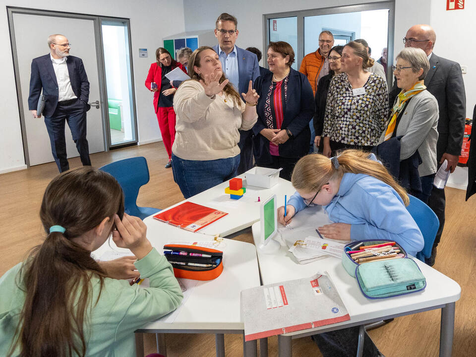Nach großem Protest mit Banner an Nieferner Schule: Kultusministerin ...