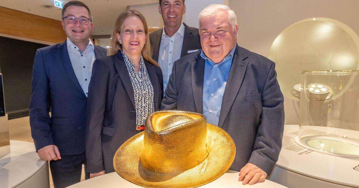 Hut von Udo Lindenberg aus Gold: Besonderes Stück in Pforzheimer ...