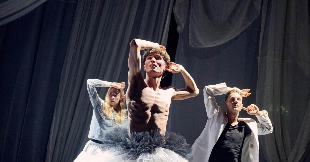 Premiere der Reihe "Junge Wilde" der Tanzkompanie im ausverkauften Podium des Theaters Pforzheim ...