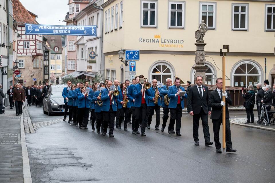 Schwedisches Königspaar nimmt Abschied von Prinz Andreas - PZ-news.de ...