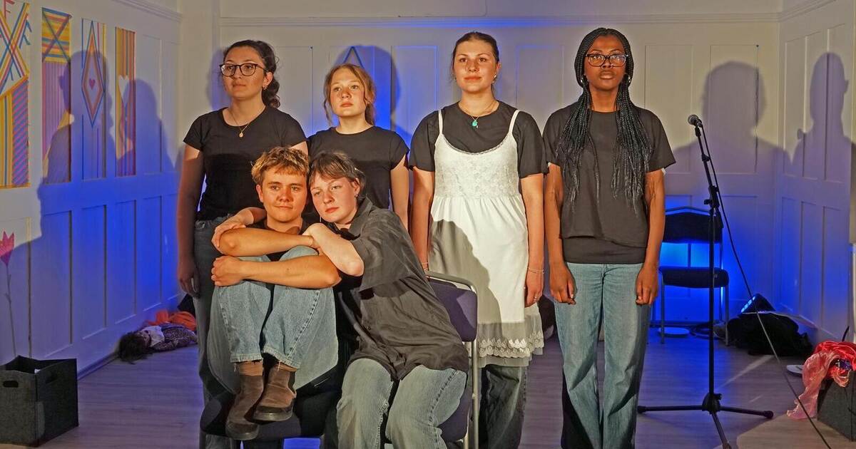 Eindrucksvolles Theaterstück "Sandburgen bauen" von Selda Falke feiert ...