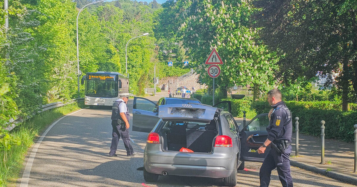 Unfall auf der Hirsauer Straße in Pforzheim - Bildergalerie ...