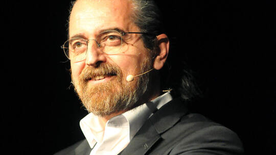 Rether seziert die Weltlage: Der Kabarettist stellt im Kulturhaus ...