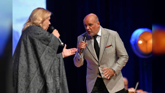 Muttertagskonzert mit Jay Alexander und Kathy Kelly im CCP ...