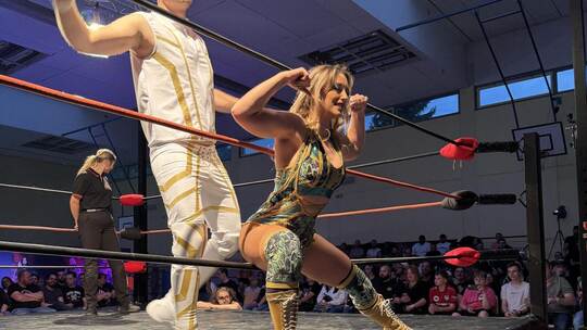 Team Kodex kassiert eine Klatsche: 400 Besucher fiebern in Calmbach bei Wrestling-Show mit ...