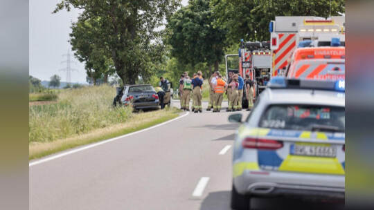 Schwerer Unfall auf Kreisstraße bei Mühlhausen - Bildergalerie - Pforzheimer-Zeitung