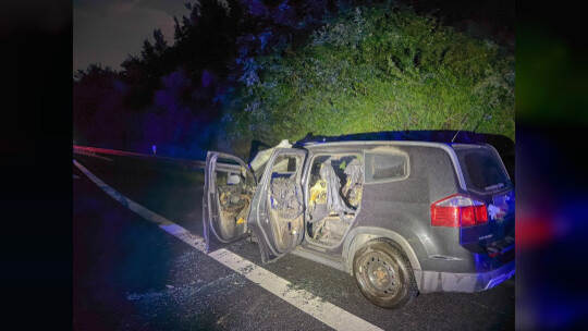 Auto brennt während der Fahrt auf der A8 - Bildergalerie - Pforzheimer-Zeitung