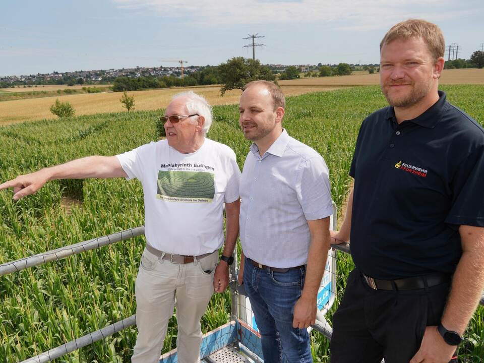 Abenteuer im grünen Irrgarten: Maislabyrinth in Eutingen eröffnet ...