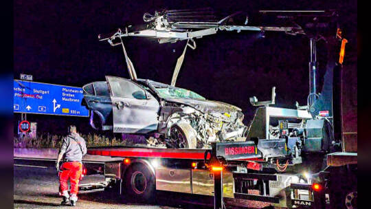 In Bildern: Schwerer Unfall mit brennendem Auto auf A8 bei Pforzheim ...