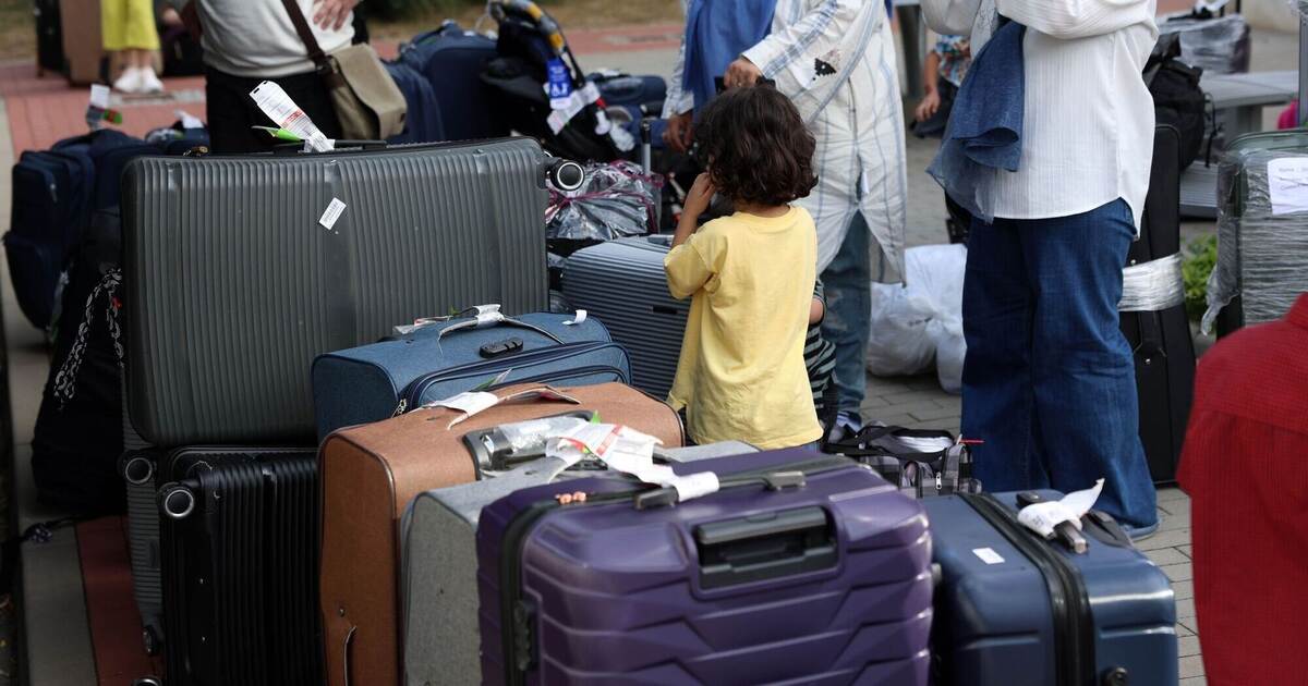Flug mit über 40 Afghanen in Deutschland gelandet - Politik ...