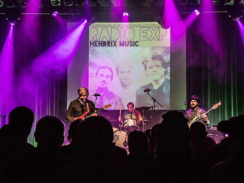 Gitarrenpower ohne Grenzen: Rock-Power im Remchinger Kulturhaus ...