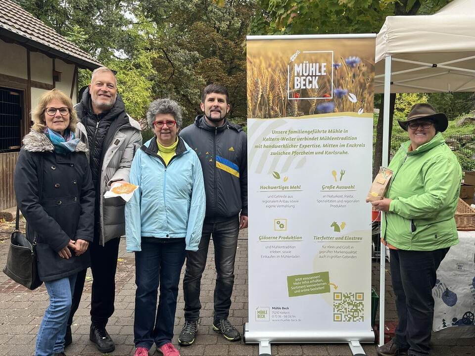 14 Stände mit regionalen Produkten auf dem Bio-Bauernmarkt im ...