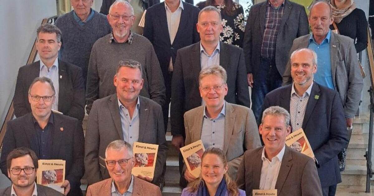 Viel Lob für historisches Jahrbuch im Schömberger Kurhaus - Region ...