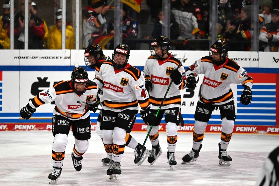 Eishockey-Frauen verabschieden sich mit Titelverteidigung - Sport ...