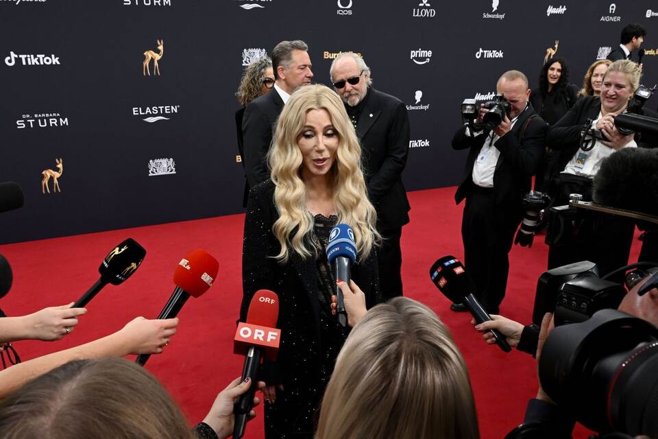 Cher sieht sich nicht als Legende - Show-Biz / Boulevard - Pforzheimer ...