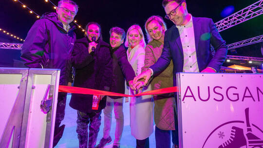 Auf dem Waisenhausplatz: Eröffnung der Pforzheimer Winterwelt mit ...