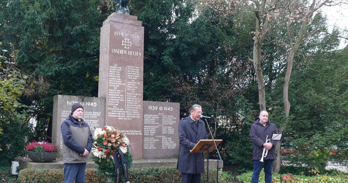 Volkstrauertag in Neulingen: Gedenken hält die Erinnerung wach - Region ...