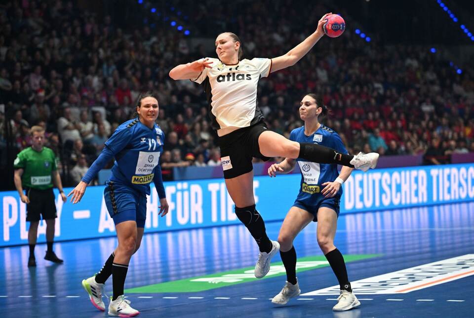 Handballerinnen auf Kurs: Traum vom Weihnachtsmärchen lebt - Sport ...