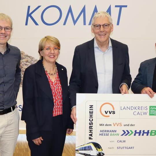 Hermann-Hesse-Bahn kurz vor dem Start: Testfahrt mit Verkehrsminister ...