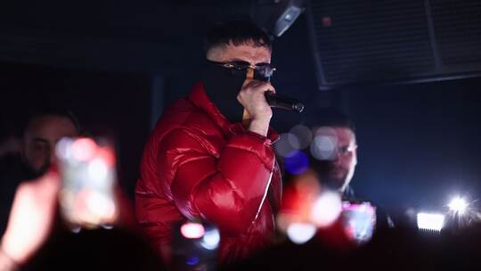 Rapper Haftbefehl schaut bei Özdemirs 60. Geburtstag vorbei - Baden ...