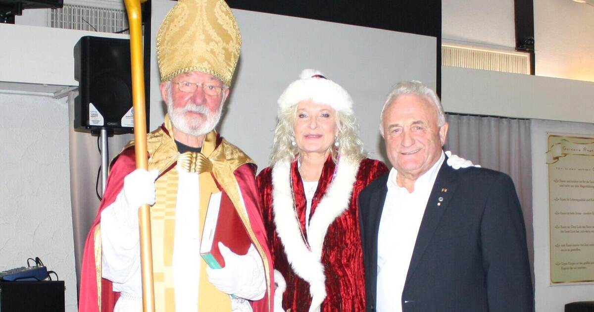 Der Nikolaus mahnt und lobt bei Besuch der Elterninitiative Buckenberg ...