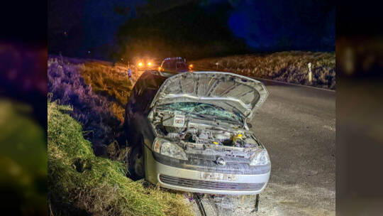 Schwerer Unfall auf B293 bei Bretten: Auto kommt von Straße ab und ...