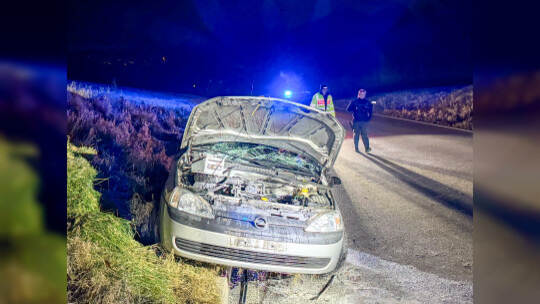 Schwerer Unfall auf B293 bei Bretten: Auto kommt von Straße ab und ...