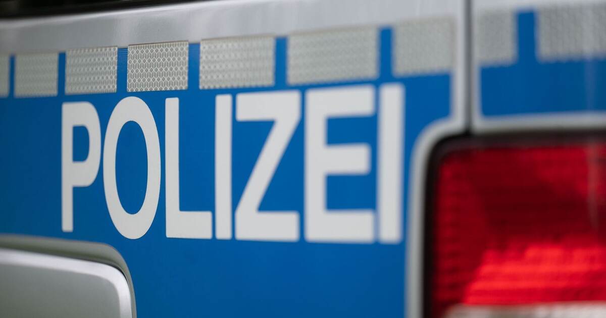 Straßenbahnen mit Steinen und Böllern beschädigt - Baden-Württemberg ...