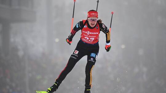 Biathletin Franziska Preuß in Oberhof Sprint-Fünfte - Wintersport ...