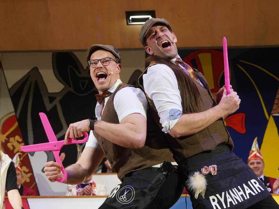 Emotionale Prunksitzung in Ersingen: Große Garde verabschiedet sich ...