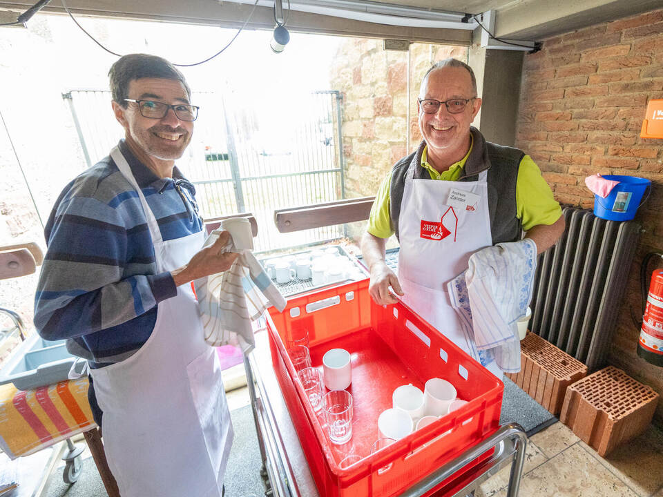 Essen, Wärme und Gemeinschaft: In der Stadtkirche hat die Vesperkirche ...