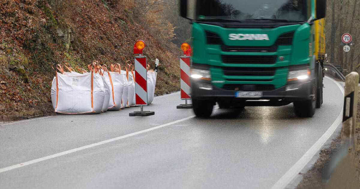 Nach Hangrutsch im Nagoldtal: Absicherungsarbeiten starten - Pforzheim ...