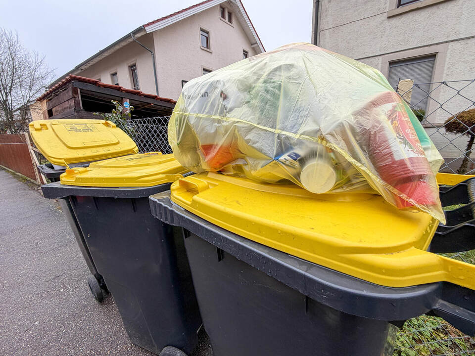 Der Frust mit der Müllabfuhr: Gelbe Tonnen in Pforzheim quellen über ...
