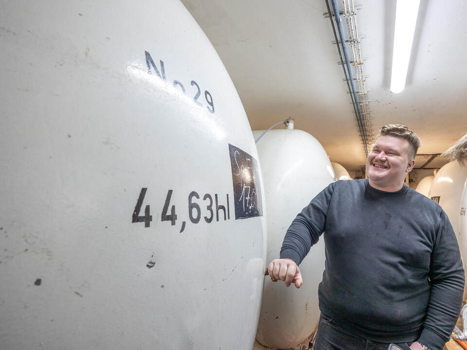 Wie aus Malz und Herzblut Bier wird: PZ-Redakteur besucht Adler-Bräu in ...