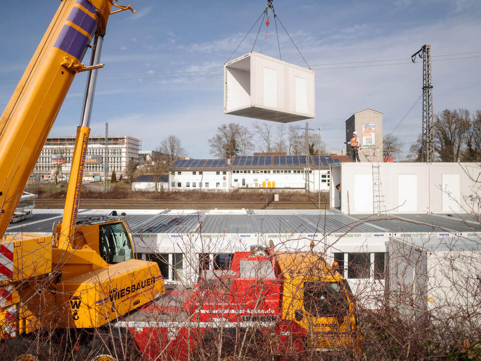 Containeranlage für Flüchtlinge am „Lienzinger Tor“ in Mühlacker nimmt ...